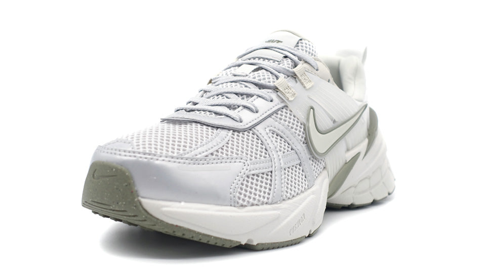 NIKE (WMNS) V2K RUN PHOTON DUST/LIGHT SILVER/SUMMIT WHITE – mita sneakers
